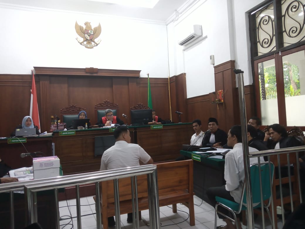 Hakim Perintahkan Jaksa Hadirkan Kadisdik Aries Agung Peawai ke Persidangan