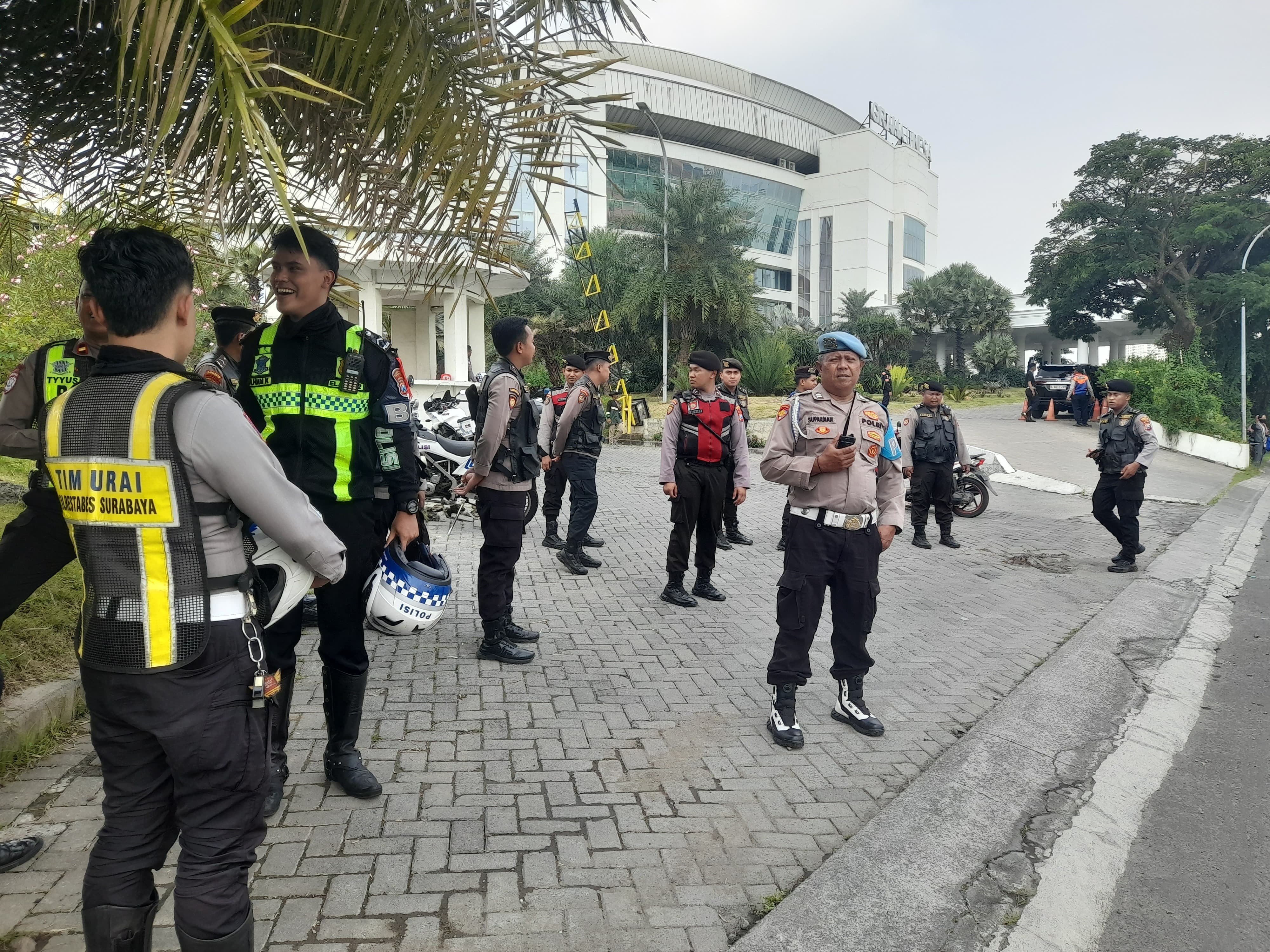 Amankan Peresmian Sekolah Rakyat, Kapolsek Lakarsantri Pastikan Giat ...